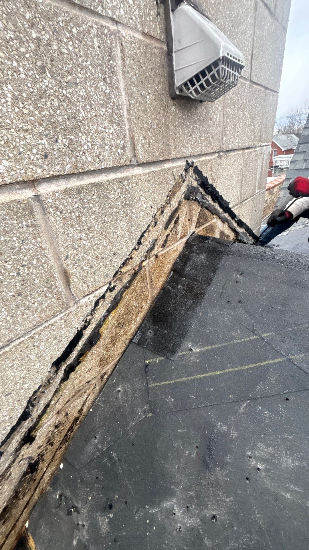 Chimney Flashing Failures Causing Roof Leaks: What Homeowners Need to Know